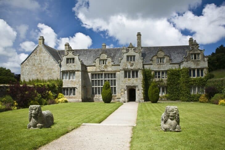 Historic houses and castles in Cornwall | Dolphin Holidays